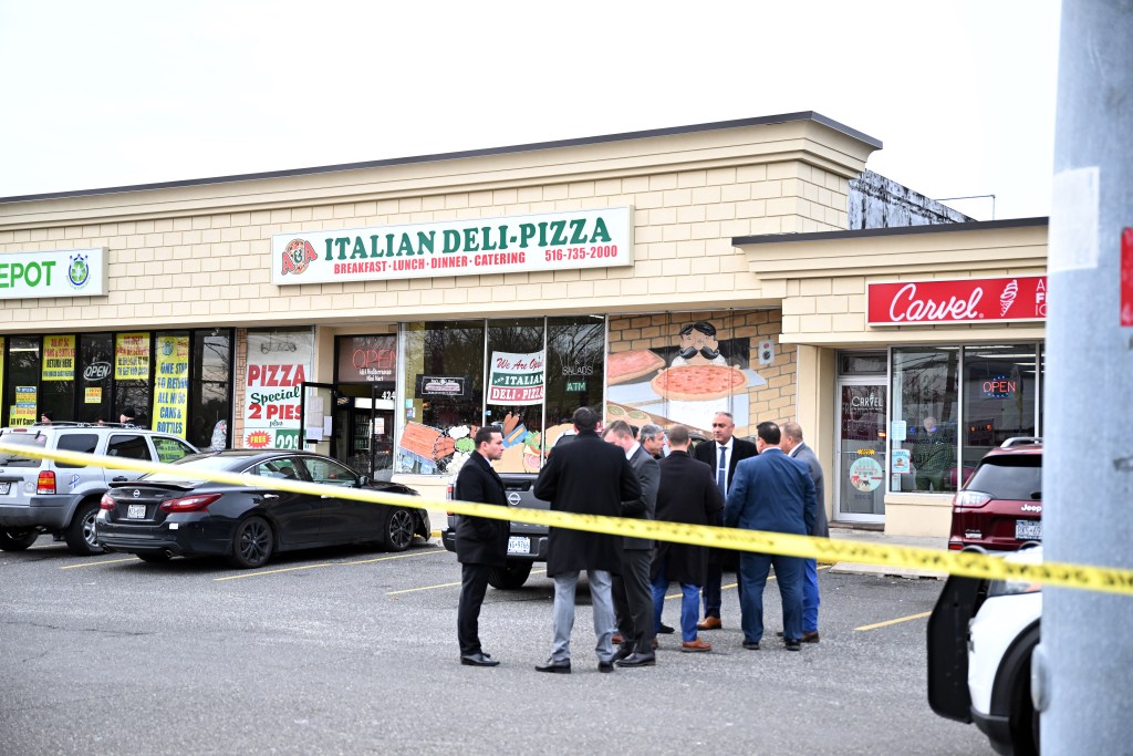 Breaking News! Son stabs parents in Bethpage,by Neil Miller/TheNYExtra ...